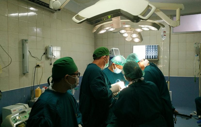 Tindakan Operasi Pyelolitotomy di Instalasi Bedah Sentral 11 Mei 2022 ...